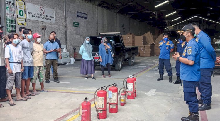 Sosialisasi Pencegahan dan Penanggulangan Bahaya Kebakaran di UD Citra Fajar Utama di Desa ...