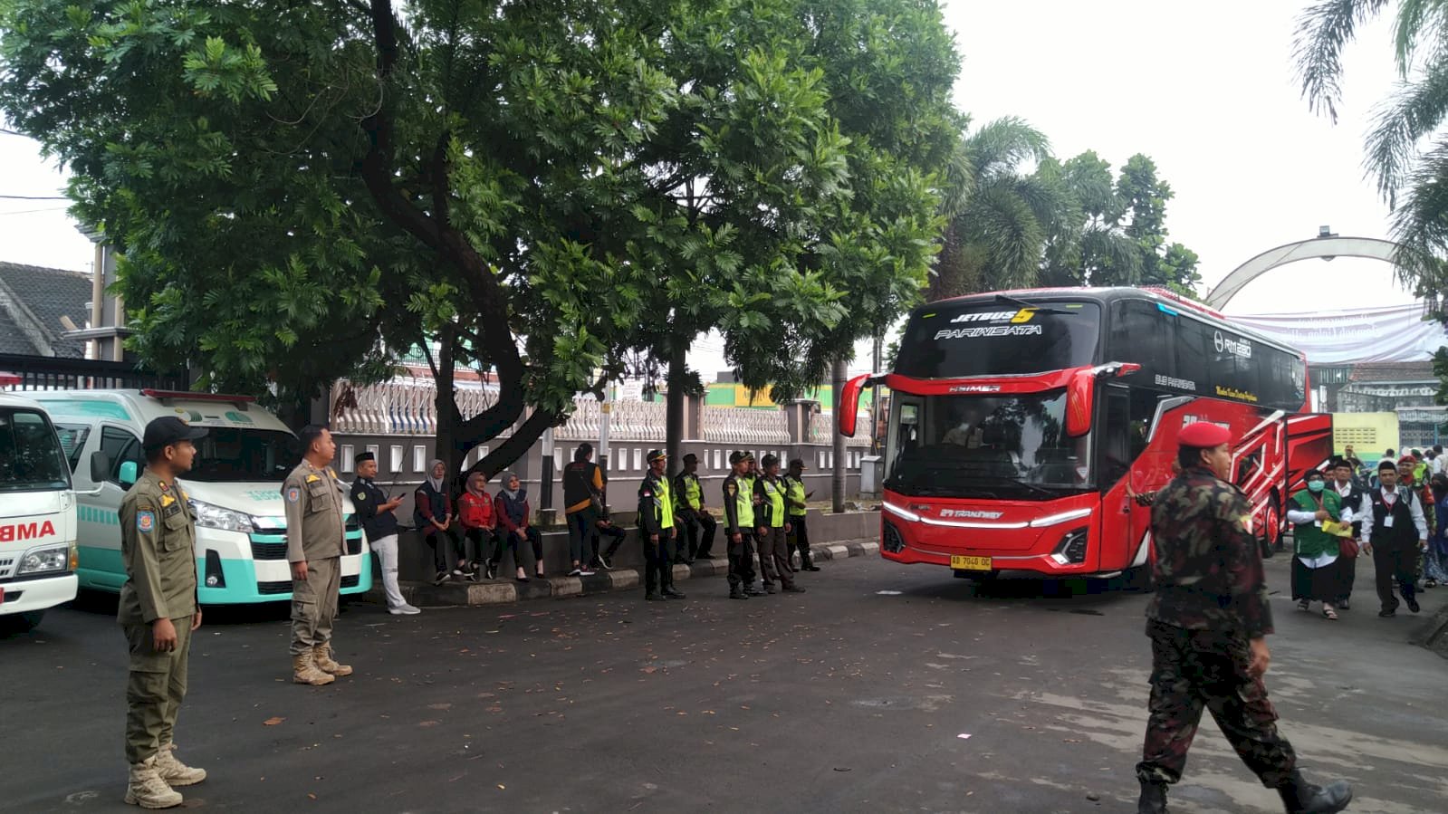 Satpol PP dan Damkar Klaten Kawal Pengamanan Pemberangkatan Jamaah Calon Haji Kloter 75 ...